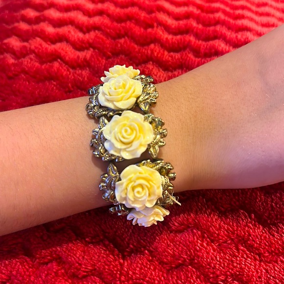 Jewelry | White Rose Stretch Braclet | Poshmark